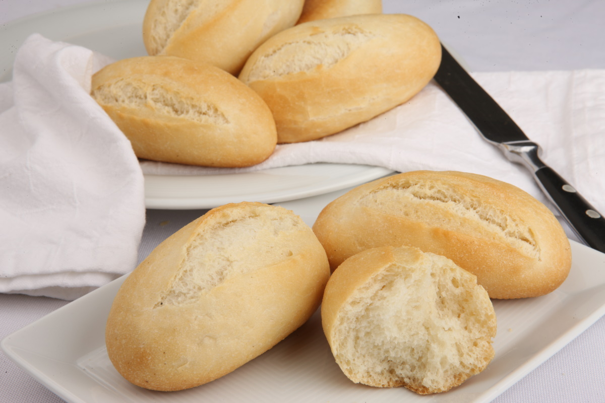BREAD ROLL GOURMET WHITE FULLY BAKED (200 x 40GM) #11480A BAKERS MAISON ...